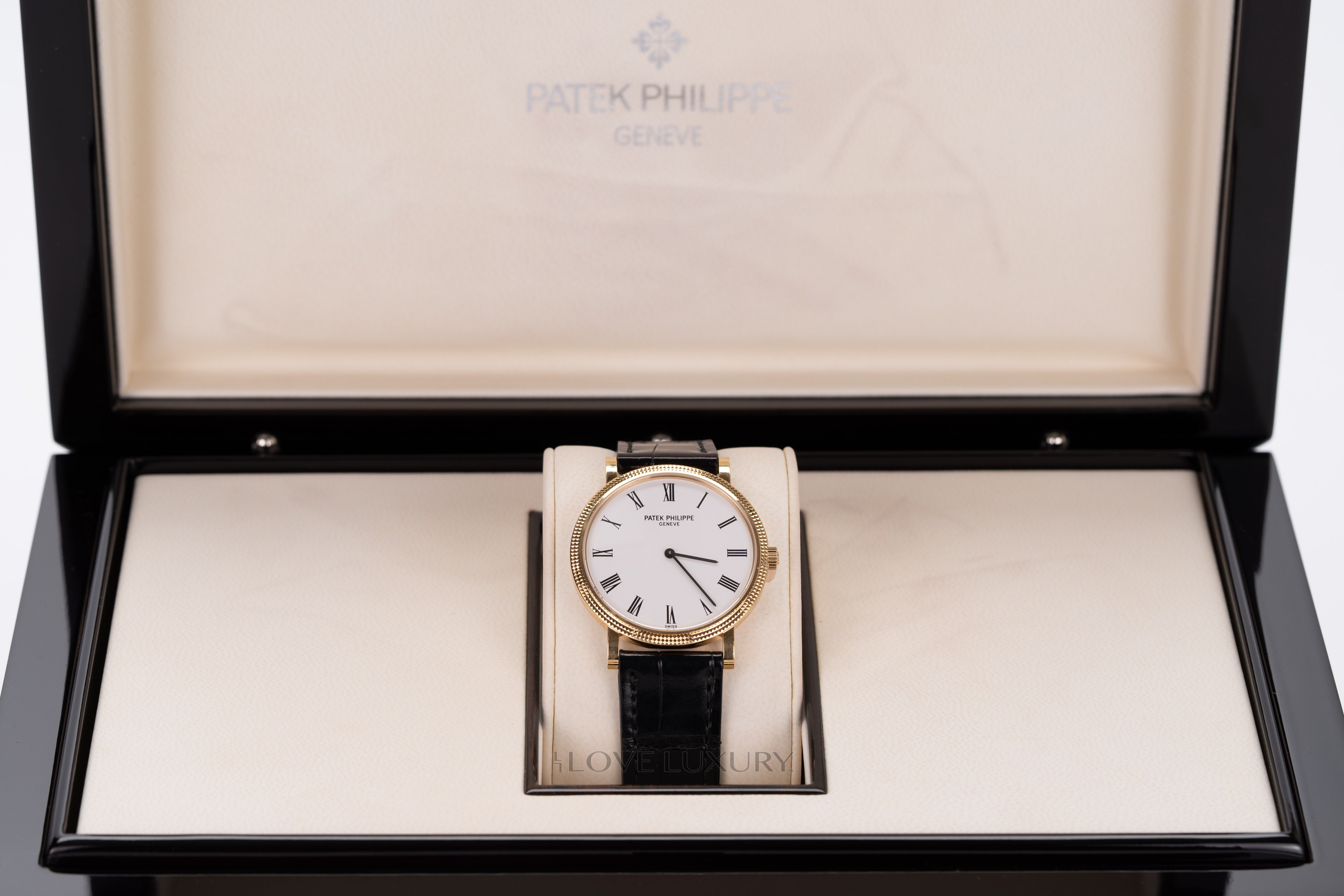 Patek Philippe Calatrava Yellow Gold 35mm – 5120J-001 - Luxury Shopping